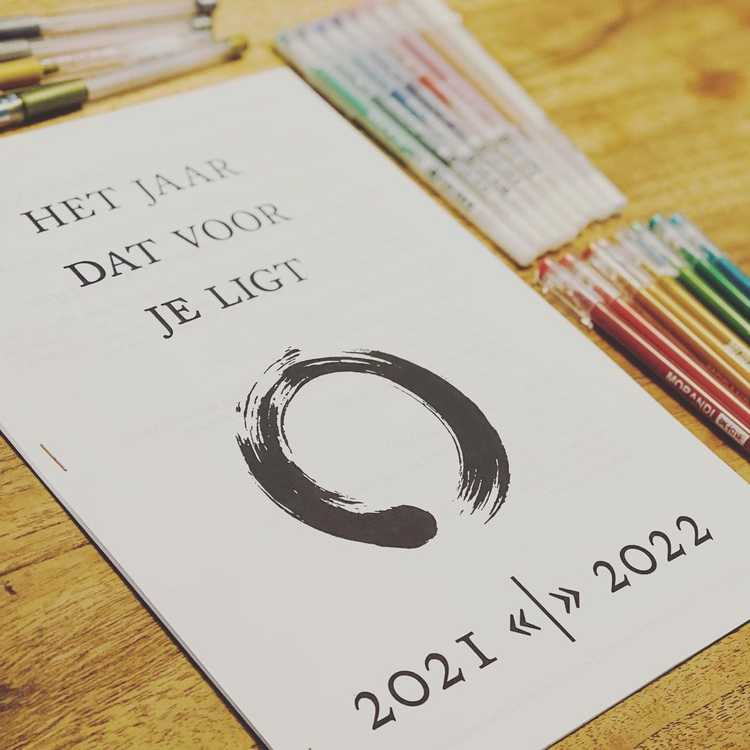 YearCompass | The booklet that helps close your year and plan the next one.