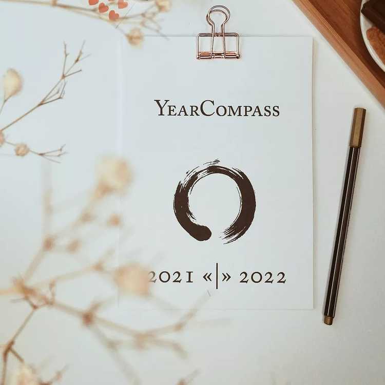 YearCompass | 这本帮助你总结前一年和计划新一年的手册。